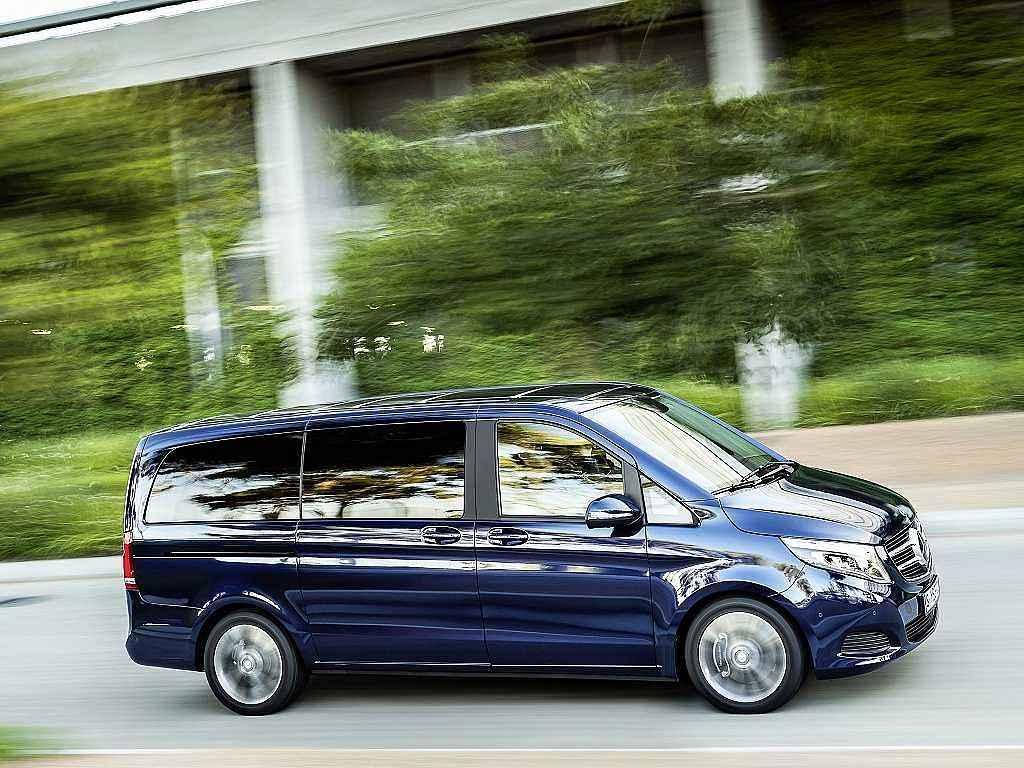 Mercedes-Benz představil svůj nejpraktičtější model. Odveze až osm lidí ...