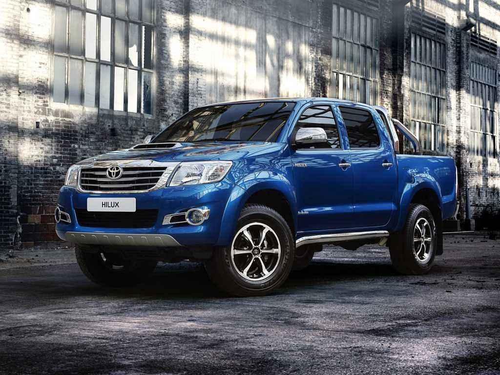 Pan neporazitelný. Toyota připravila luxusnější verzi modelu Hilux ...