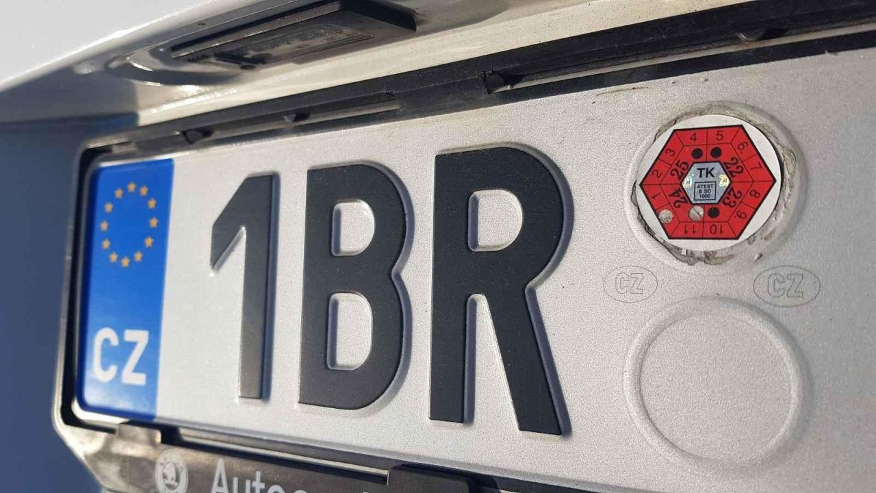Chybějící SPZ na autě: bez ní nevyjíždějte, hrozí vám vysoká pokuta ...