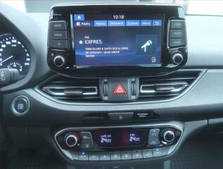 Volvo XC40 Recharge Twin Motor, SoH 98% | Největší inzerce autobazarů ...