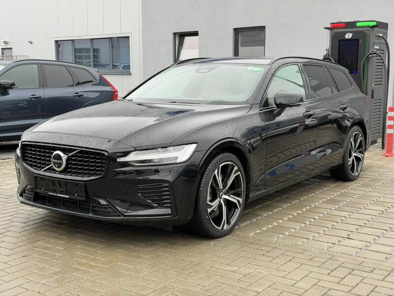 Volvo V60 T6 AWD Ultra Dark | Největší inzerce autobazarů - TipCars