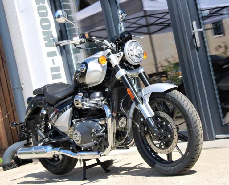 Royal Enfield Super Meteor 650 INTERSTELLAR BLACK | Největší inzerce ...