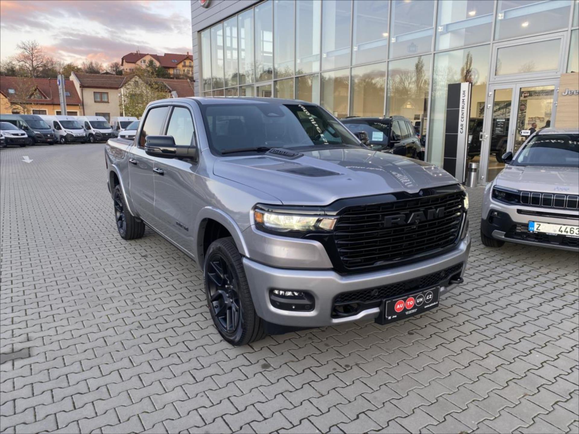 Dodge RAM 3,0 R6 LPG R6 Laramie Night | Největší inzerce autobazarů ...