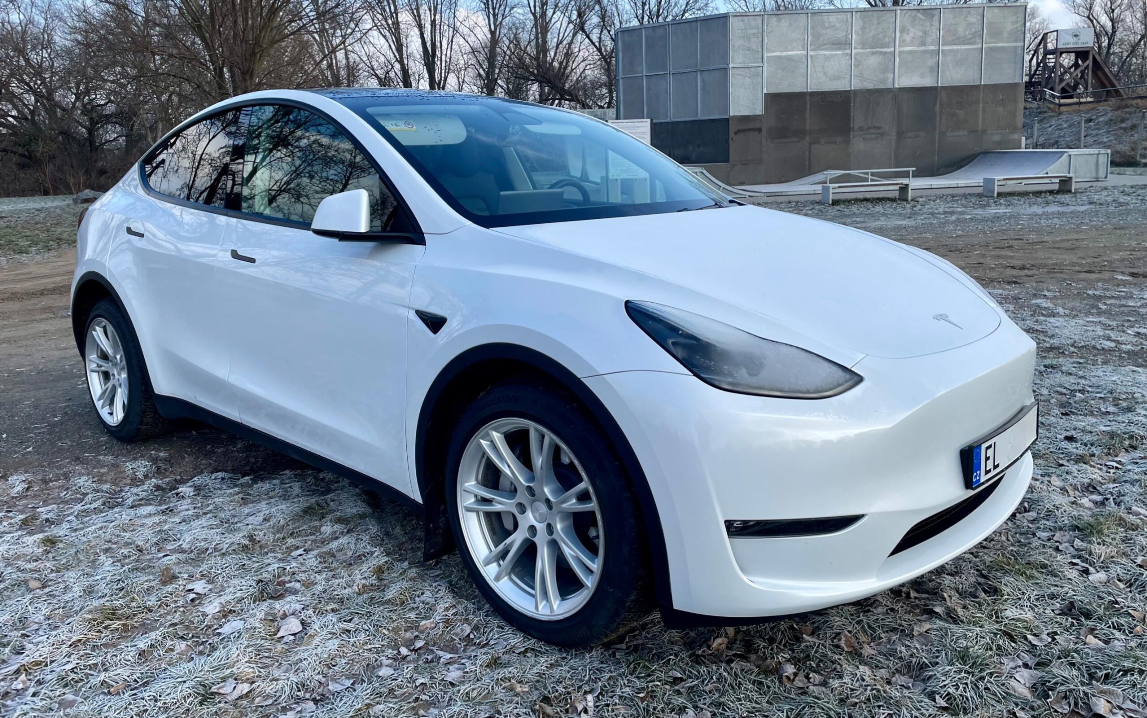 Tesla Model Y LR, Acceleration Boost, EAP | Největší inzerce autobazarů ...